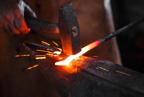 Le forgeage : Une méthode de fabrication robuste